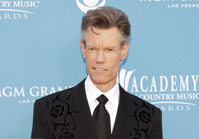 e3arabi - إي عربي – من هو المغني راندي ترافيس؟